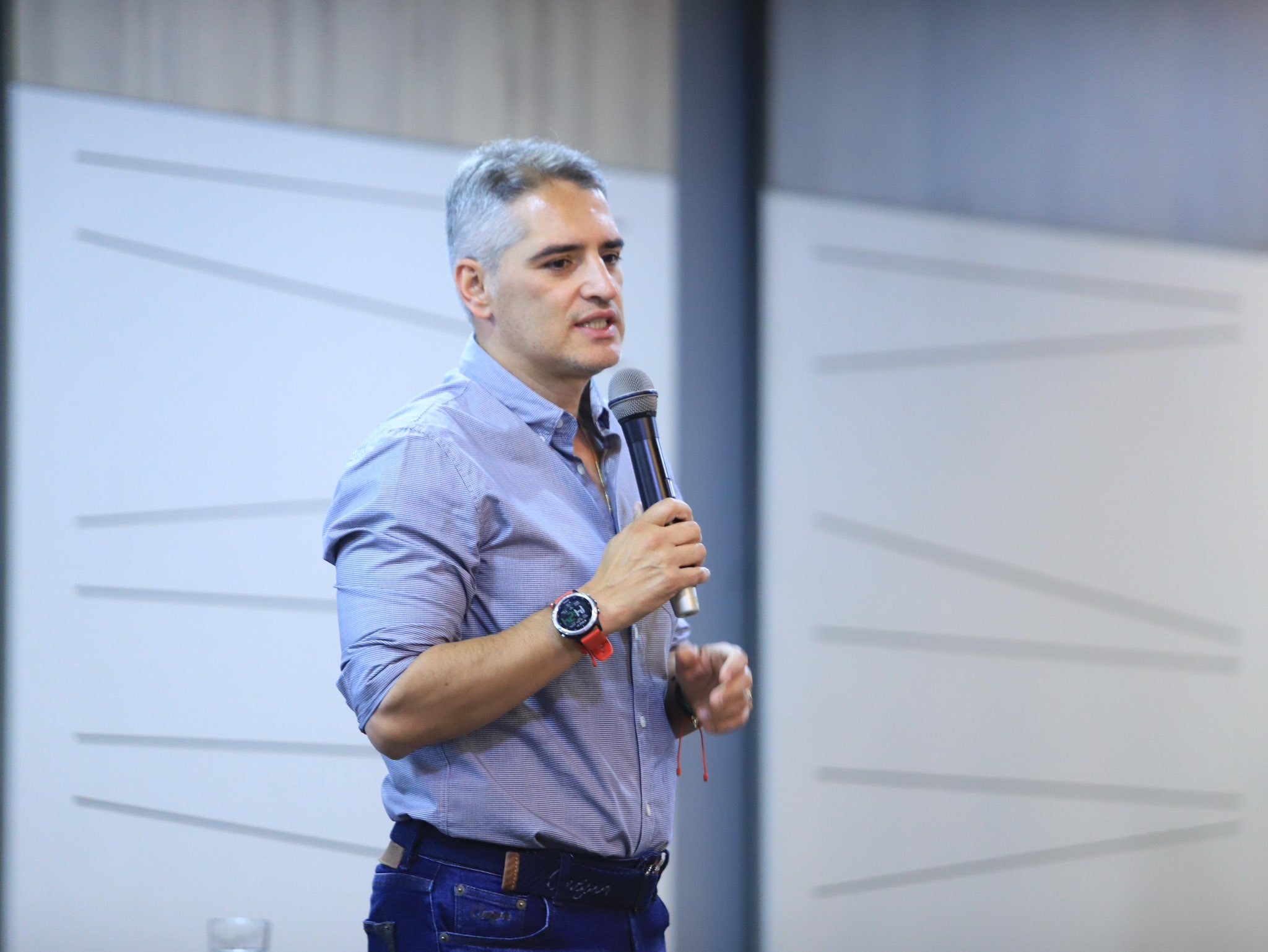 Gobernación de Antioquia suspende recepción de dinero en efectivo para 'vaca' de vías 4G